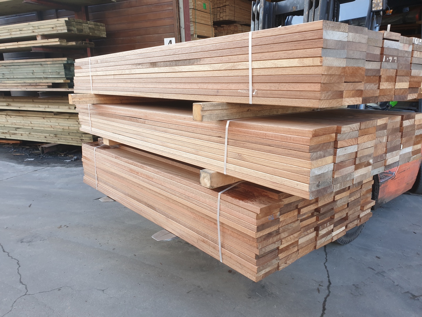 BASRALOCUS hout 25 x 140 mm ( 185 cm )