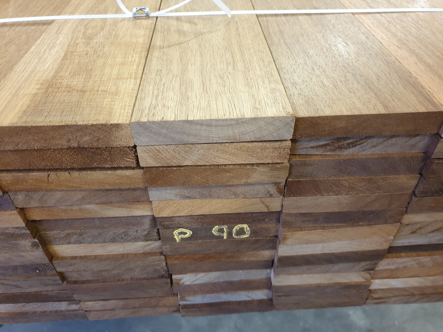 BASRALOCUS hout 25 x 140 mm ( 185 cm )