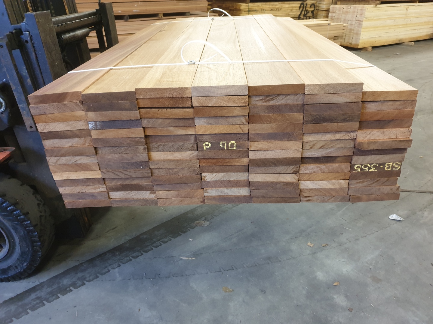 BASRALOCUS hout 25 x 140 mm ( 185 cm )