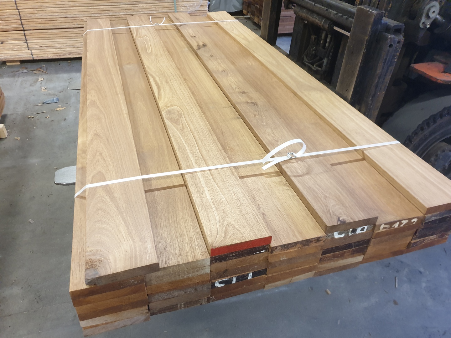 BASRALOCUS hout 25 x 140 mm ( 185 cm )