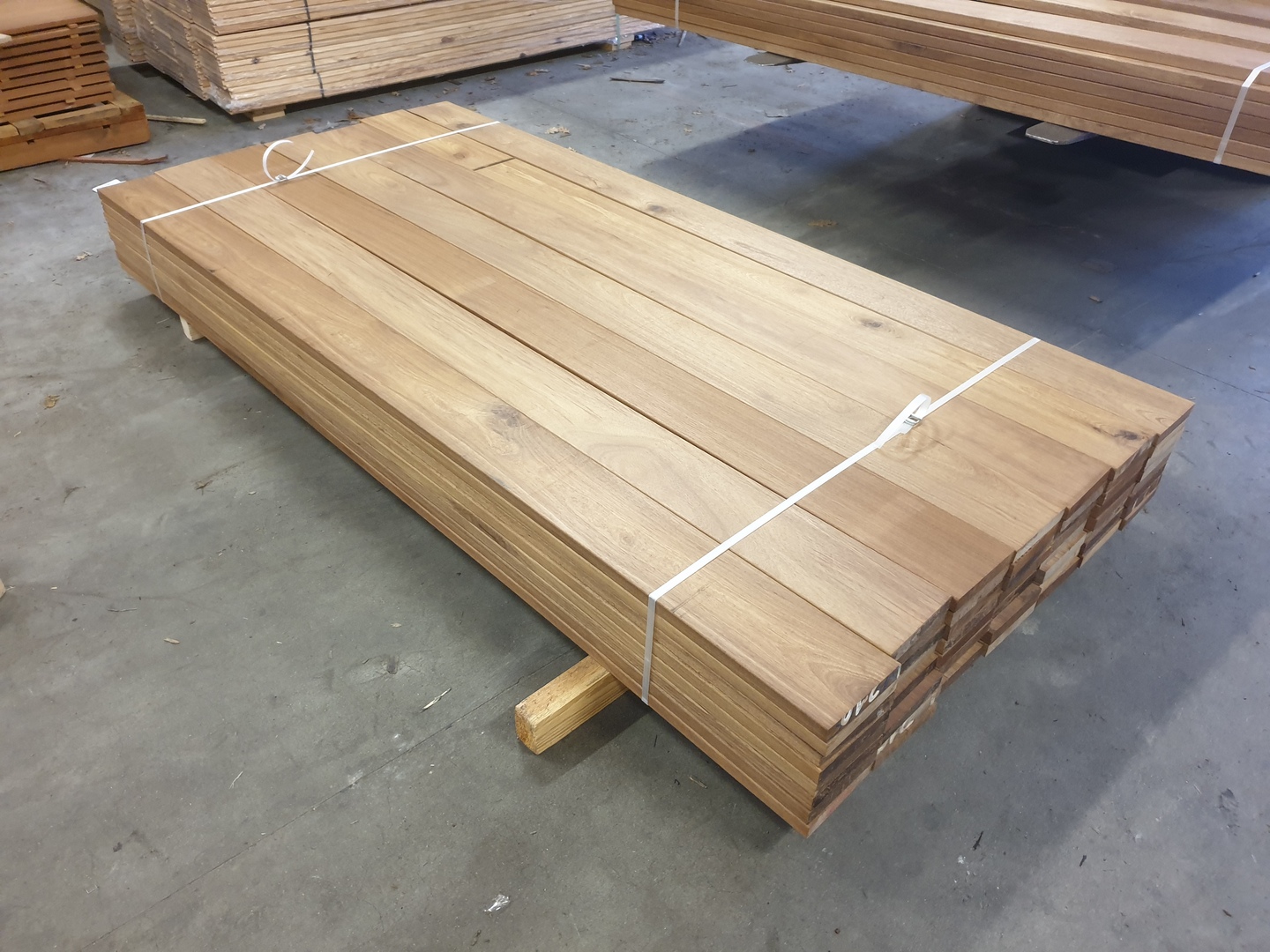 BASRALOCUS hout 25 x 140 mm ( 185 cm )