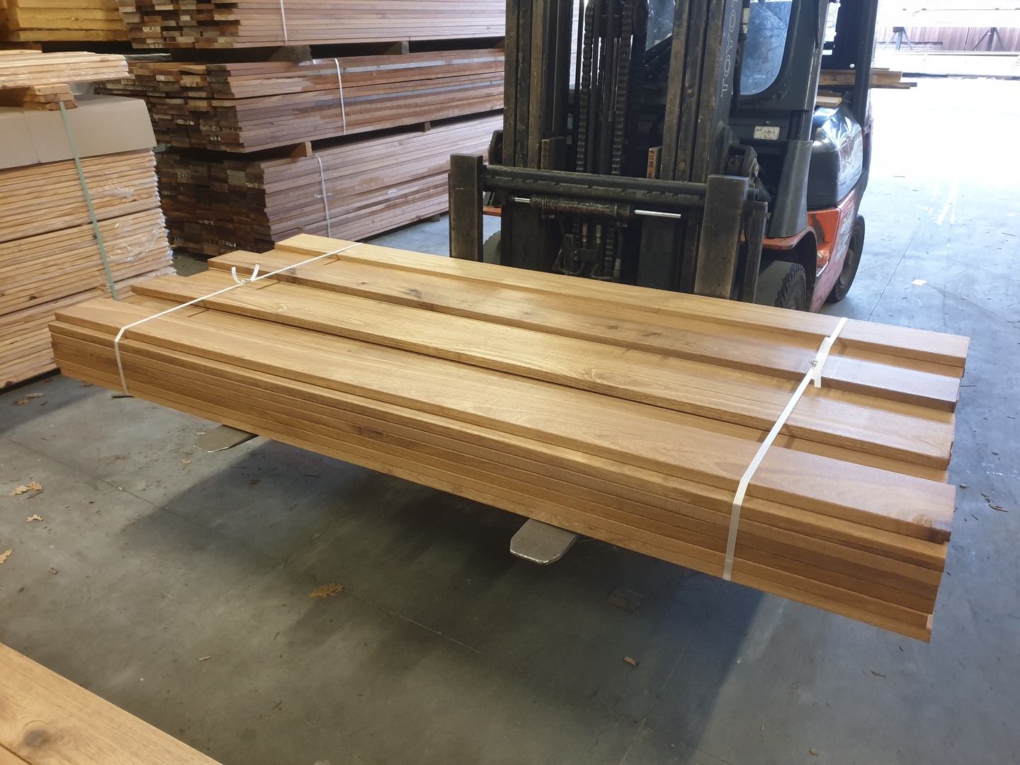 BASRALOCUS hout 25 x 140 mm ( 185 cm en 215 cm lang )