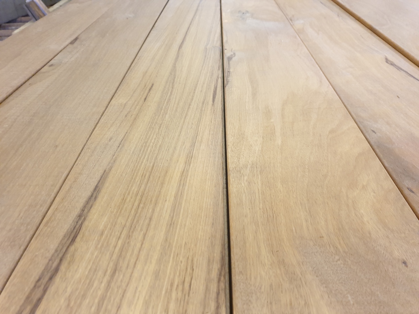 TANIMBUCA : 21 x 140mm ( 35 m2 ) 127 stuks van 200cm